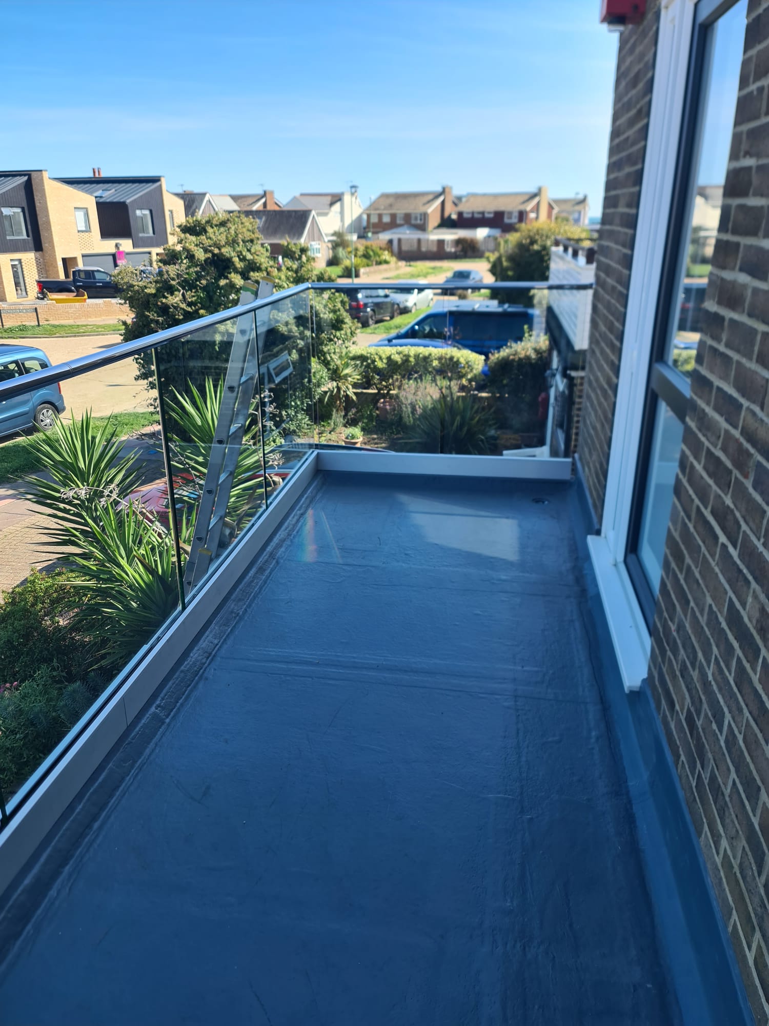 Walkout-Balcony-Frameless-Balustrade-Shoreham (2) - South Coast Steel ...